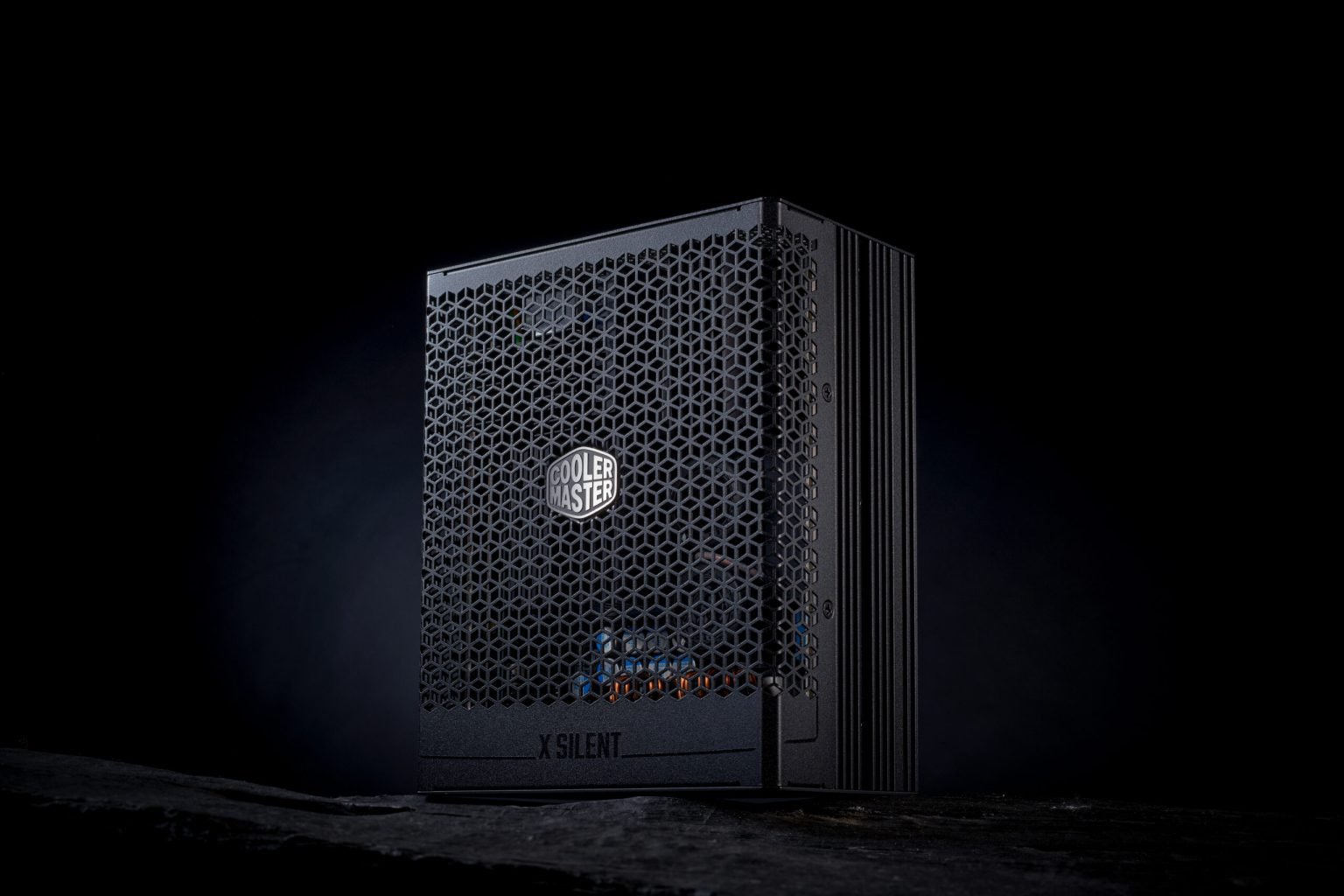 Cooler Master, X Silent Edge güç kaynağı serisini duyurdu. Bu yeni PSU ...
